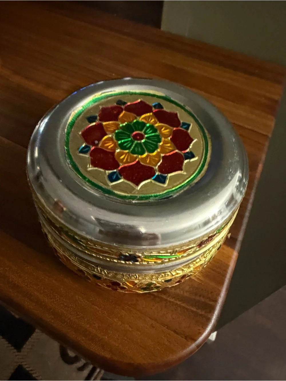 Art | Decorative Round Trinket Box With Red And Gold Floral Inlay ...